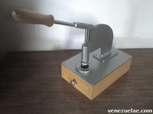 Máquina de Hacer Hostias y Troqueles en La Fría